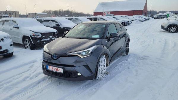 Серый Тойота C-HR 2018 в Шяуляй, объемом двигателя 1.80 л и пробегом 186 тыс. км за 15600 €, фото 7 на AUTOMOTO.COM.LV