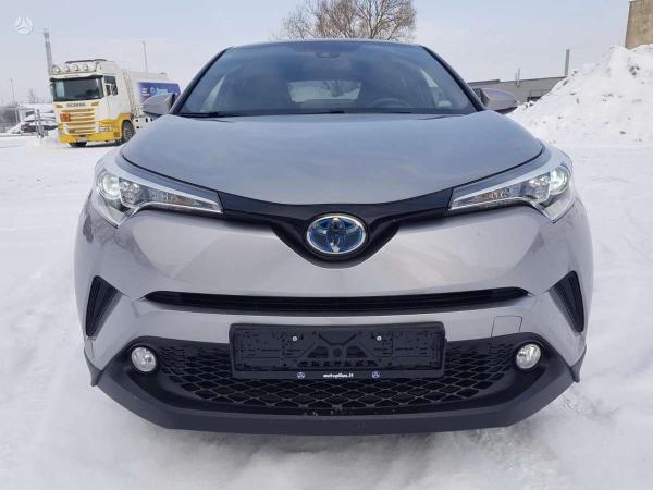 Серый Тойота C-HR 2018 в Шяуляй, объемом двигателя 1.80 л и пробегом 131 тыс. км за 14950 €, фото 2 на AUTOMOTO.COM.LV