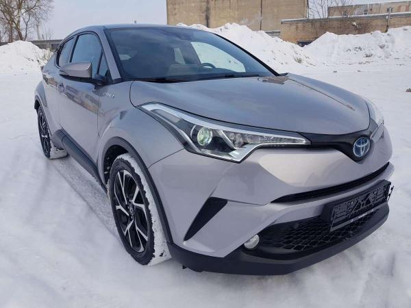 Серый Тойота C-HR 2018 в Шяуляй, объемом двигателя 1.80 л и пробегом 131 тыс. км за 14950 €, фото 3 на AUTOMOTO.COM.LV