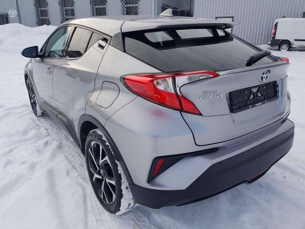 Серый Тойота C-HR 2018 в Шяуляй, объемом двигателя 1.80 л и пробегом 131 тыс. км за 14950 €, фото 8 на AUTOMOTO.COM.LV