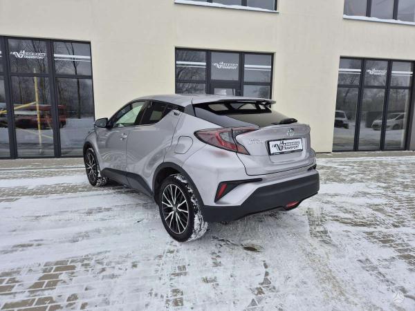 Pelēks Toyota C-HR 2018 Marijampole, ar dzinēja tilpumu 1.20 L un nobraukumu 67 tūkst. km par 16500 €, foto 6 vietnē AUTOMOTO.COM.LV