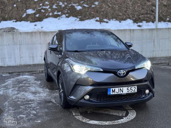 Серый Тойота C-HR 2018 в Вильнюс, объемом двигателя 1.80 л и пробегом 145 тыс. км за 18350 €, фото 2 на AUTOMOTO.COM.LV