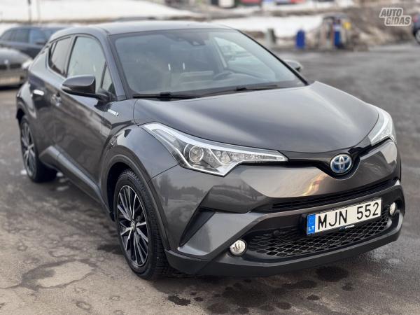 Серый Тойота C-HR 2018 в Вильнюс, объемом двигателя 1.80 л и пробегом 145 тыс. км за 18350 €, фото 6 на AUTOMOTO.COM.LV