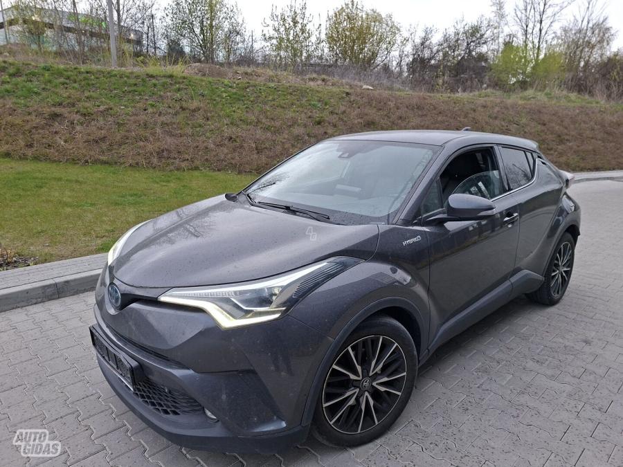Grey Toyota C-HR 2018 in Vilnius, with an engine capacity of 1.80 L and mileage of 204 thousand km for 13950 €, photo 6 on AUTOMOTO.COM.LV