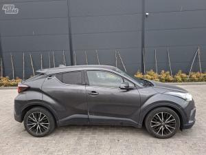 Grey Toyota C-HR 2018 in Vilnius, with an engine capacity of 1.80 L and mileage of 204 thousand km for 13950 €, photo 8 on AUTOMOTO.COM.LV