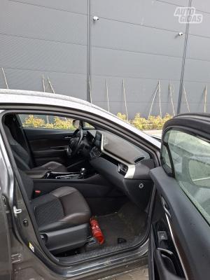 Grey Toyota C-HR 2018 in Vilnius, with an engine capacity of 1.80 L and mileage of 204 thousand km for 13950 €, photo 11 on AUTOMOTO.COM.LV