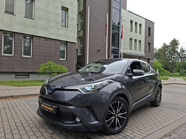 Grey Toyota C-HR 2018 in Vilnius, with an engine capacity of 1.80 L and mileage of 230 thousand km for 13999 €, photo 1 on AUTOMOTO.COM.LV