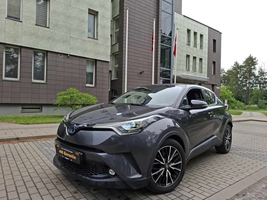 Серый Тойота C-HR 2018 в Вильнюс, объемом двигателя 1.80 л и пробегом 230 тыс. км за 13999 €, фото 1 на AUTOMOTO.COM.LV
