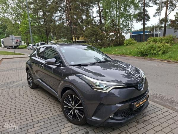 Grey Toyota C-HR 2018 in Vilnius, with an engine capacity of 1.80 L and mileage of 230 thousand km for 13999 €, photo 3 on AUTOMOTO.COM.LV