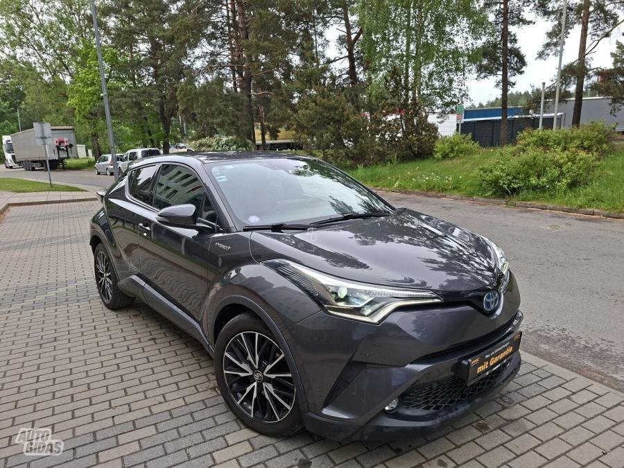 Серый Тойота C-HR 2018 в Вильнюс, объемом двигателя 1.80 л и пробегом 230 тыс. км за 13999 €, фото 4 на AUTOMOTO.COM.LV