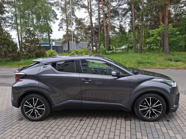 Grey Toyota C-HR 2018 in Vilnius, with an engine capacity of 1.80 L and mileage of 230 thousand km for 13999 €, photo 9 on AUTOMOTO.COM.LV