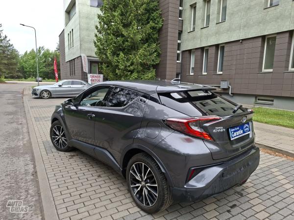 Grey Toyota C-HR 2018 in Vilnius, with an engine capacity of 1.80 L and mileage of 230 thousand km for 14650 €, photo 2 on AUTOMOTO.COM.LV