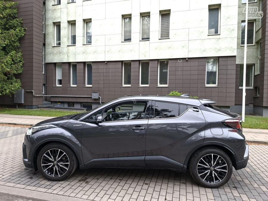 Grey Toyota C-HR 2018 in Vilnius, with an engine capacity of 1.80 L and mileage of 230 thousand km for 14650 €, photo 6 on AUTOMOTO.COM.LV
