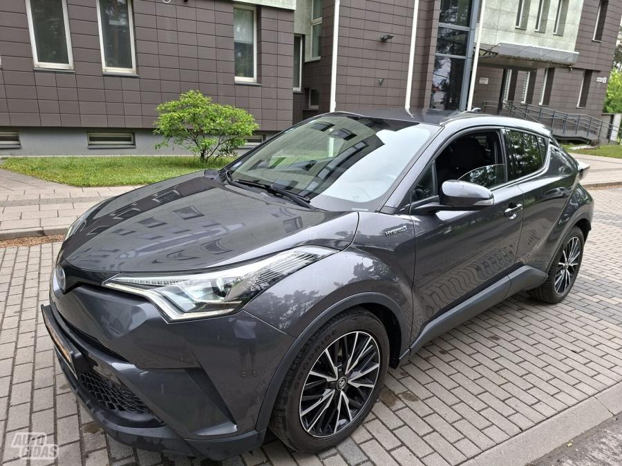 Grey Toyota C-HR 2018 in Vilnius, with an engine capacity of 1.80 L and mileage of 230 thousand km for 14650 €, photo 7 on AUTOMOTO.COM.LV
