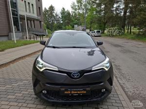Grey Toyota C-HR 2018 in Vilnius, with an engine capacity of 1.80 L and mileage of 230 thousand km for 14650 €, photo 8 on AUTOMOTO.COM.LV