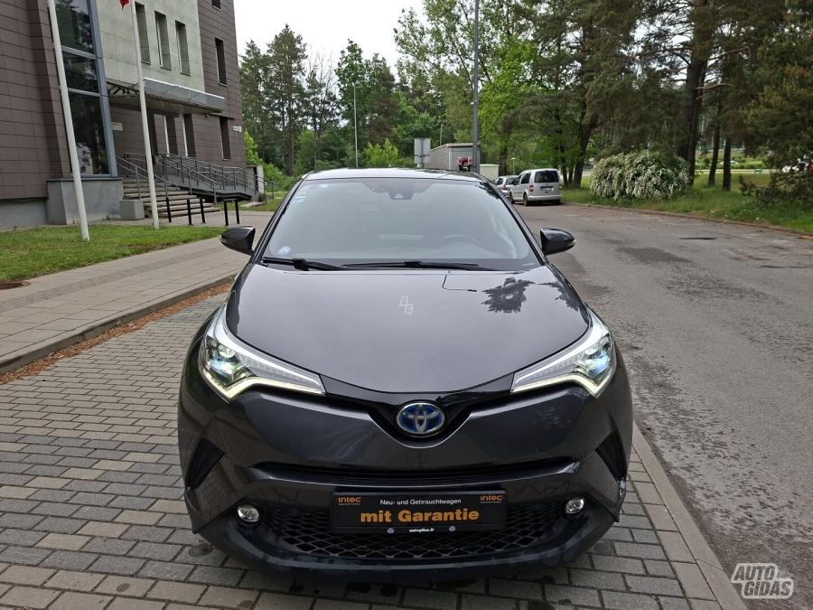 Grey Toyota C-HR 2018 in Vilnius, with an engine capacity of 1.80 L and mileage of 230 thousand km for 14650 €, photo 8 on AUTOMOTO.COM.LV