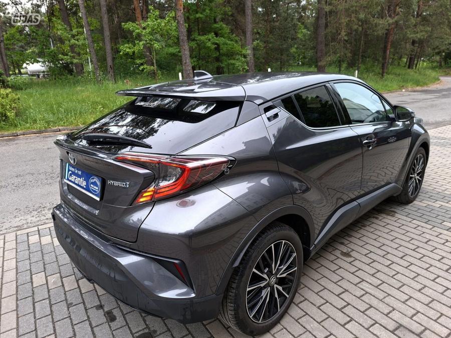 Grey Toyota C-HR 2018 in Vilnius, with an engine capacity of 1.80 L and mileage of 230 thousand km for 14650 €, photo 11 on AUTOMOTO.COM.LV