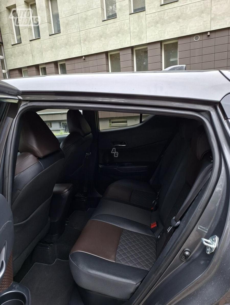 Grey Toyota C-HR 2018 in Vilnius, with an engine capacity of 1.80 L and mileage of 230 thousand km for 14650 €, photo 18 on AUTOMOTO.COM.LV