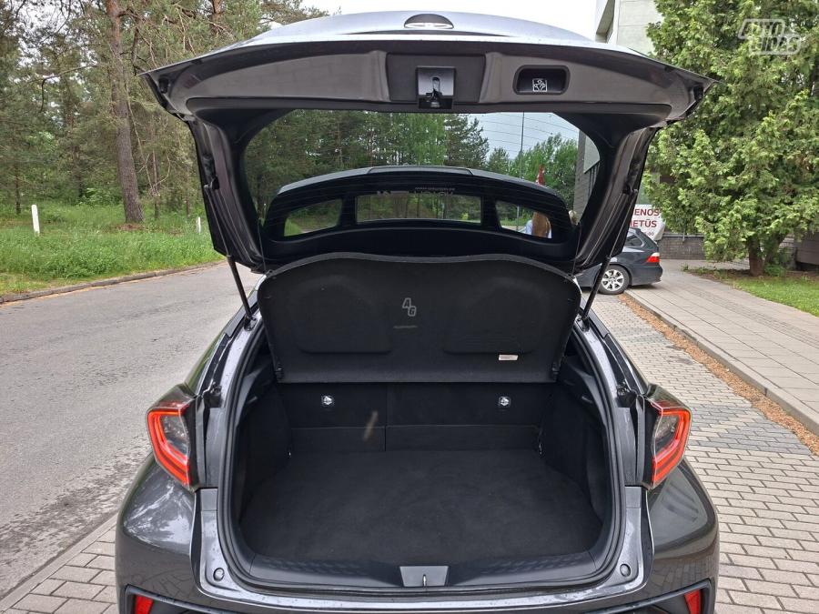 Grey Toyota C-HR 2018 in Vilnius, with an engine capacity of 1.80 L and mileage of 230 thousand km for 14650 €, photo 22 on AUTOMOTO.COM.LV