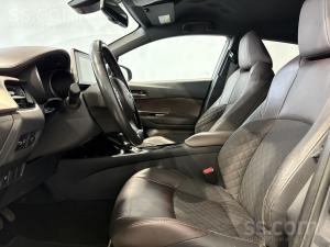 Grey Toyota C-HR 2018 in Ventspils, with an engine capacity of 1.80 L and mileage of 93 thousand km for 17990 €, photo 6 on AUTOMOTO.COM.LV