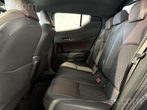 Grey Toyota C-HR 2018 in Ventspils, with an engine capacity of 1.80 L and mileage of 93 thousand km for 17990 €, photo 7 on AUTOMOTO.COM.LV