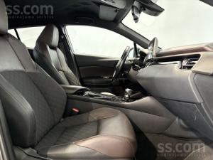 Grey Toyota C-HR 2018 in Ventspils, with an engine capacity of 1.80 L and mileage of 93 thousand km for 17990 €, photo 8 on AUTOMOTO.COM.LV