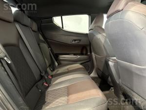 Grey Toyota C-HR 2018 in Ventspils, with an engine capacity of 1.80 L and mileage of 93 thousand km for 17990 €, photo 9 on AUTOMOTO.COM.LV