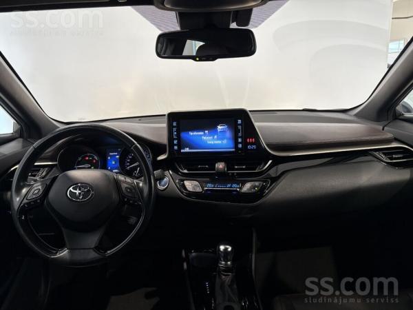 Серый Тойота C-HR 2018 в Вентспилс, объемом двигателя 1.80 л и пробегом 93 тыс. км за 17990 €, фото 9 на AUTOMOTO.COM.LV