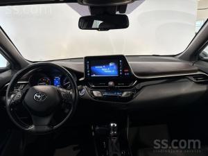 Grey Toyota C-HR 2018 in Ventspils, with an engine capacity of 1.80 L and mileage of 93 thousand km for 17990 €, photo 10 on AUTOMOTO.COM.LV