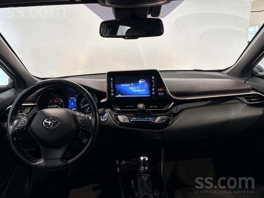 Grey Toyota C-HR 2018 in Ventspils, with an engine capacity of 1.80 L and mileage of 93 thousand km for 17990 €, photo 10 on AUTOMOTO.COM.LV