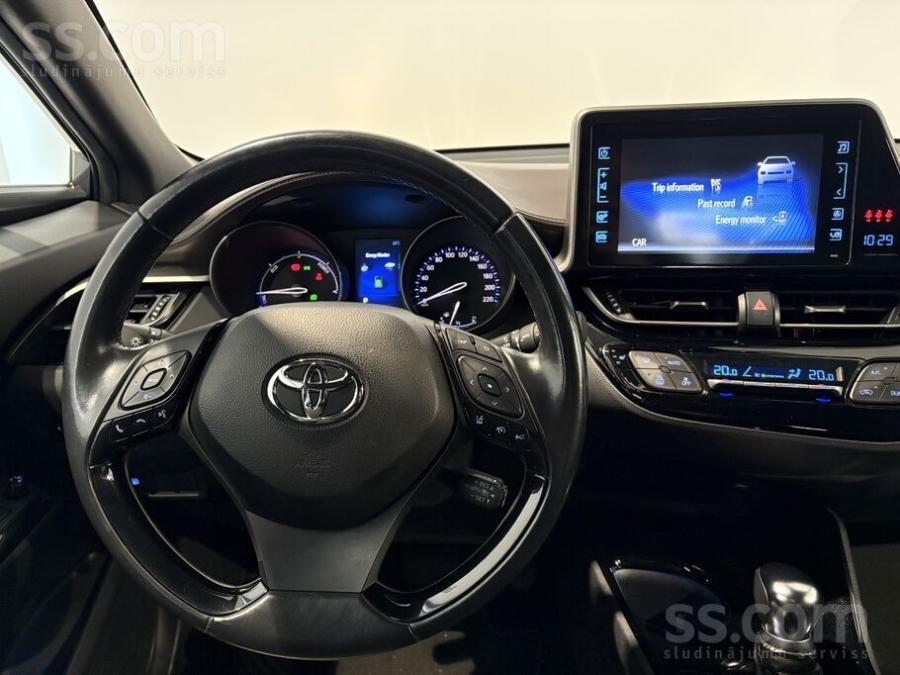 Grey Toyota C-HR 2018 in Ventspils, with an engine capacity of 1.80 L and mileage of 93 thousand km for 17990 €, photo 11 on AUTOMOTO.COM.LV