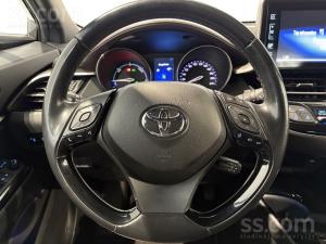 Grey Toyota C-HR 2018 in Ventspils, with an engine capacity of 1.80 L and mileage of 93 thousand km for 17990 €, photo 12 on AUTOMOTO.COM.LV