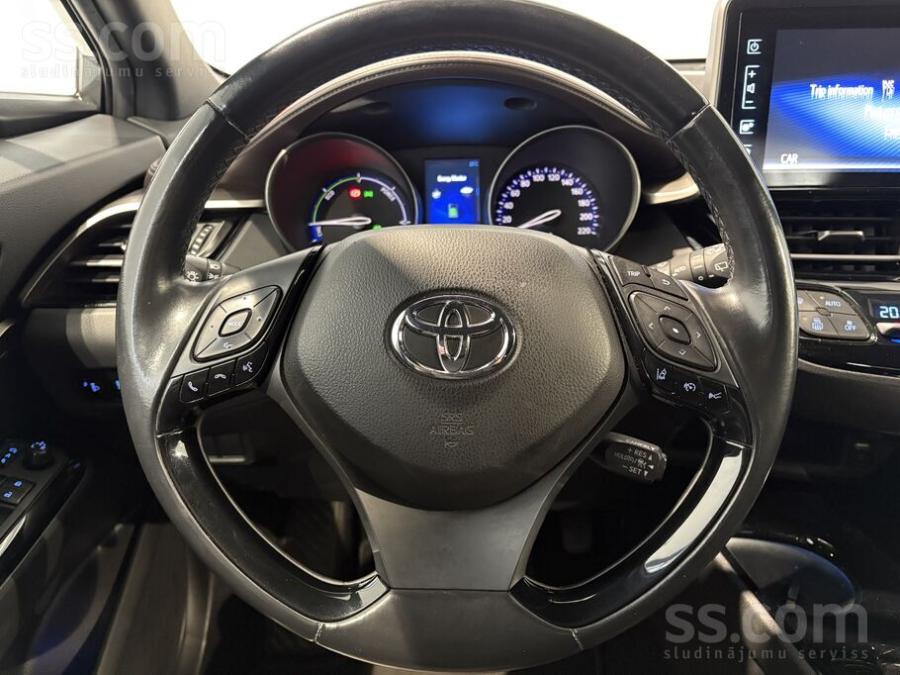 Grey Toyota C-HR 2018 in Ventspils, with an engine capacity of 1.80 L and mileage of 93 thousand km for 17990 €, photo 12 on AUTOMOTO.COM.LV
