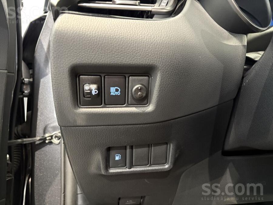 Grey Toyota C-HR 2018 in Ventspils, with an engine capacity of 1.80 L and mileage of 93 thousand km for 17990 €, photo 14 on AUTOMOTO.COM.LV