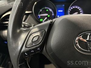 Grey Toyota C-HR 2018 in Ventspils, with an engine capacity of 1.80 L and mileage of 93 thousand km for 17990 €, photo 15 on AUTOMOTO.COM.LV