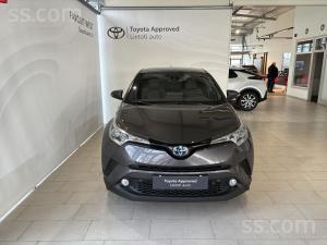 Grey Toyota C-HR 2018 in Ventspils, with an engine capacity of 1.80 L and mileage of 93 thousand km for 17990 €, photo 23 on AUTOMOTO.COM.LV