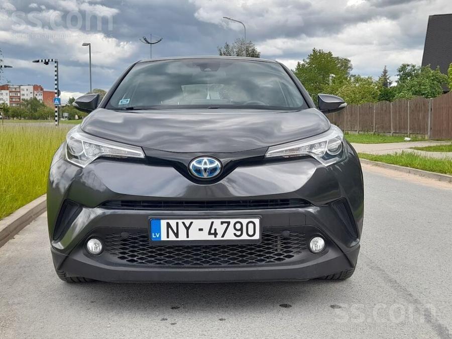 Pelēks Toyota C-HR 2018 Rīga, ar dzinēja tilpumu 1.80 L un nobraukumu 230 tūkst. km par 14650 €, foto 4 vietnē AUTOMOTO.COM.LV