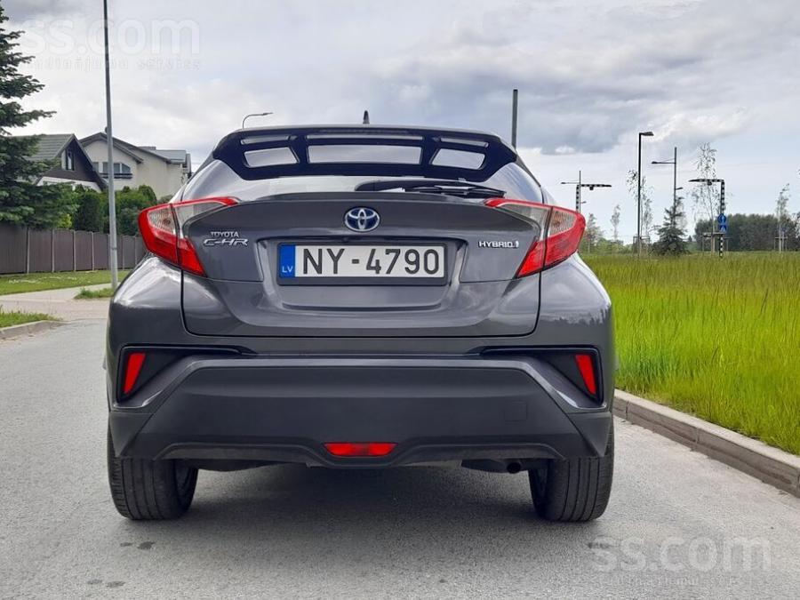 Pelēks Toyota C-HR 2018 Rīga, ar dzinēja tilpumu 1.80 L un nobraukumu 230 tūkst. km par 14650 €, foto 7 vietnē AUTOMOTO.COM.LV