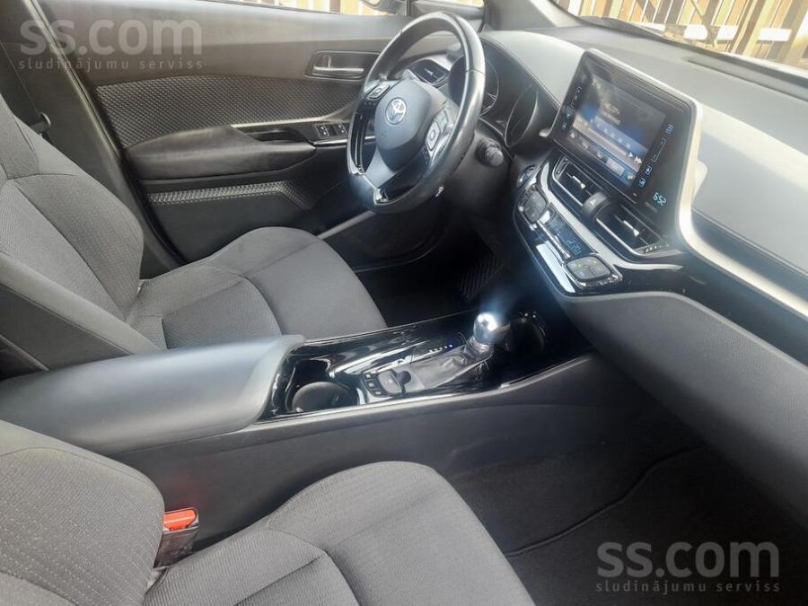 Pelēks Toyota C-HR 2018 Rīga, ar dzinēja tilpumu 1.80 L un nobraukumu 230 tūkst. km par 14650 €, foto 8 vietnē AUTOMOTO.COM.LV