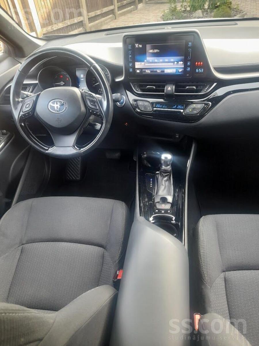 Pelēks Toyota C-HR 2018 Rīga, ar dzinēja tilpumu 1.80 L un nobraukumu 230 tūkst. km par 14650 €, foto 9 vietnē AUTOMOTO.COM.LV