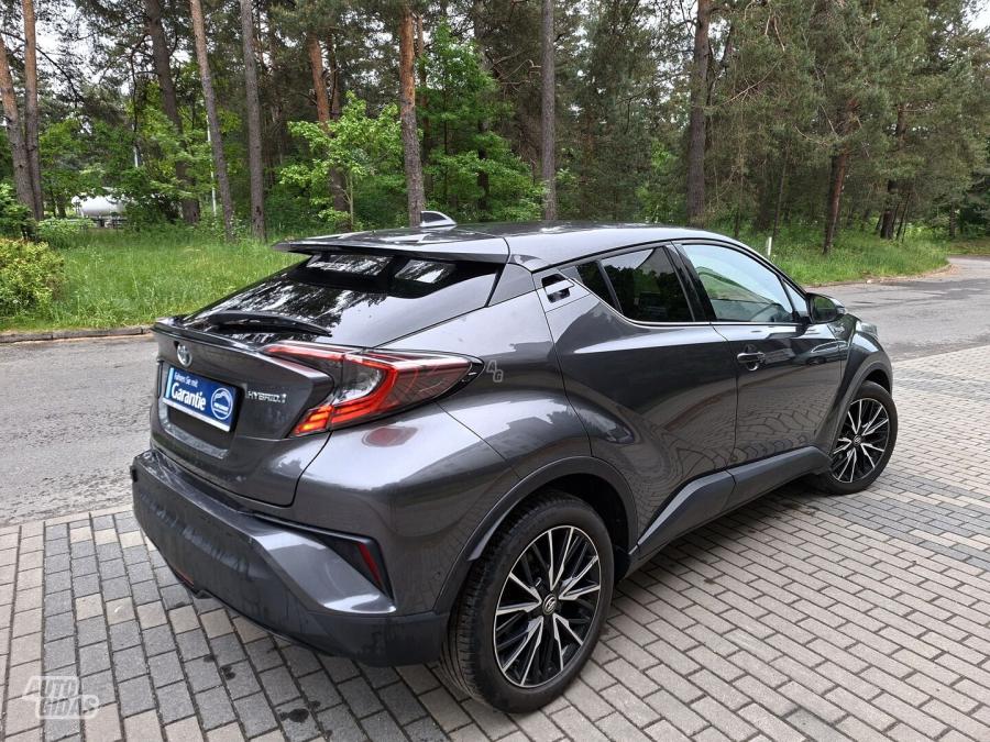 Серый Тойота C-HR 2018 в Вильнюс, объемом двигателя 1.80 л и пробегом 230 тыс. км за 13999 €, фото 5 на AUTOMOTO.COM.LV