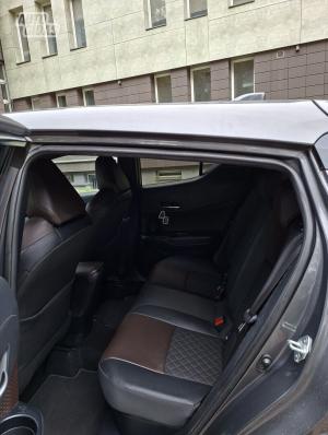 Grey Toyota C-HR 2018 in Vilnius, with an engine capacity of 1.80 L and mileage of 230 thousand km for 13999 €, photo 18 on AUTOMOTO.COM.LV