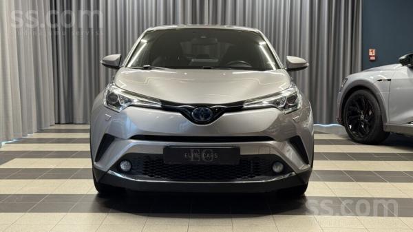 Grey Toyota C-HR 2018 in Riga, with an engine capacity of 1.80 L and mileage of 154 thousand km for 16490 €, photo 3 on AUTOMOTO.COM.LV