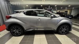 Grey Toyota C-HR 2018 in Riga, with an engine capacity of 1.80 L and mileage of 154 thousand km for 16490 €, photo 8 on AUTOMOTO.COM.LV