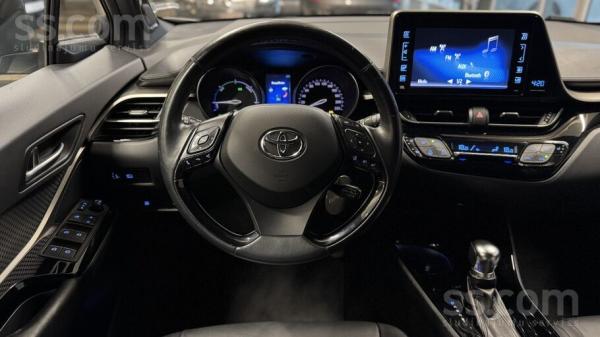Grey Toyota C-HR 2018 in Riga, with an engine capacity of 1.80 L and mileage of 154 thousand km for 16490 €, photo 10 on AUTOMOTO.COM.LV
