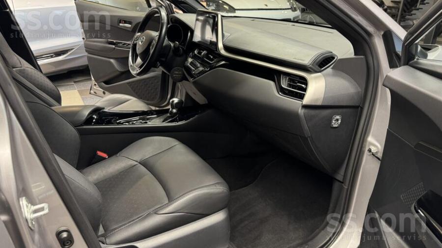 Grey Toyota C-HR 2018 in Riga, with an engine capacity of 1.80 L and mileage of 154 thousand km for 16490 €, photo 16 on AUTOMOTO.COM.LV