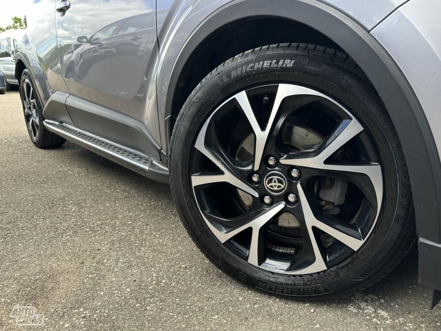 Серый Тойота C-HR 2018 в Каунас, объемом двигателя 1.80 л и пробегом 133 тыс. км за 19471 €, фото 32 на AUTOMOTO.COM.LV