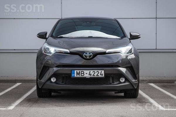 Grey Toyota C-HR 2018 in Riga, with an engine capacity of 1.20 L and mileage of 107 thousand km for 13950 €, photo 2 on AUTOMOTO.COM.LV
