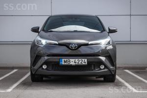 Серый Тойота C-HR 2018 в Рига, объемом двигателя 1.20 л и пробегом 107 тыс. км за 13950 €, фото 3 на AUTOMOTO.COM.LV