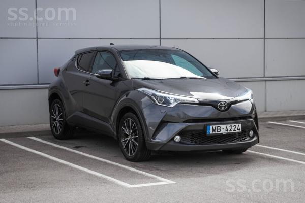 Grey Toyota C-HR 2018 in Riga, with an engine capacity of 1.20 L and mileage of 107 thousand km for 13950 €, photo 3 on AUTOMOTO.COM.LV
